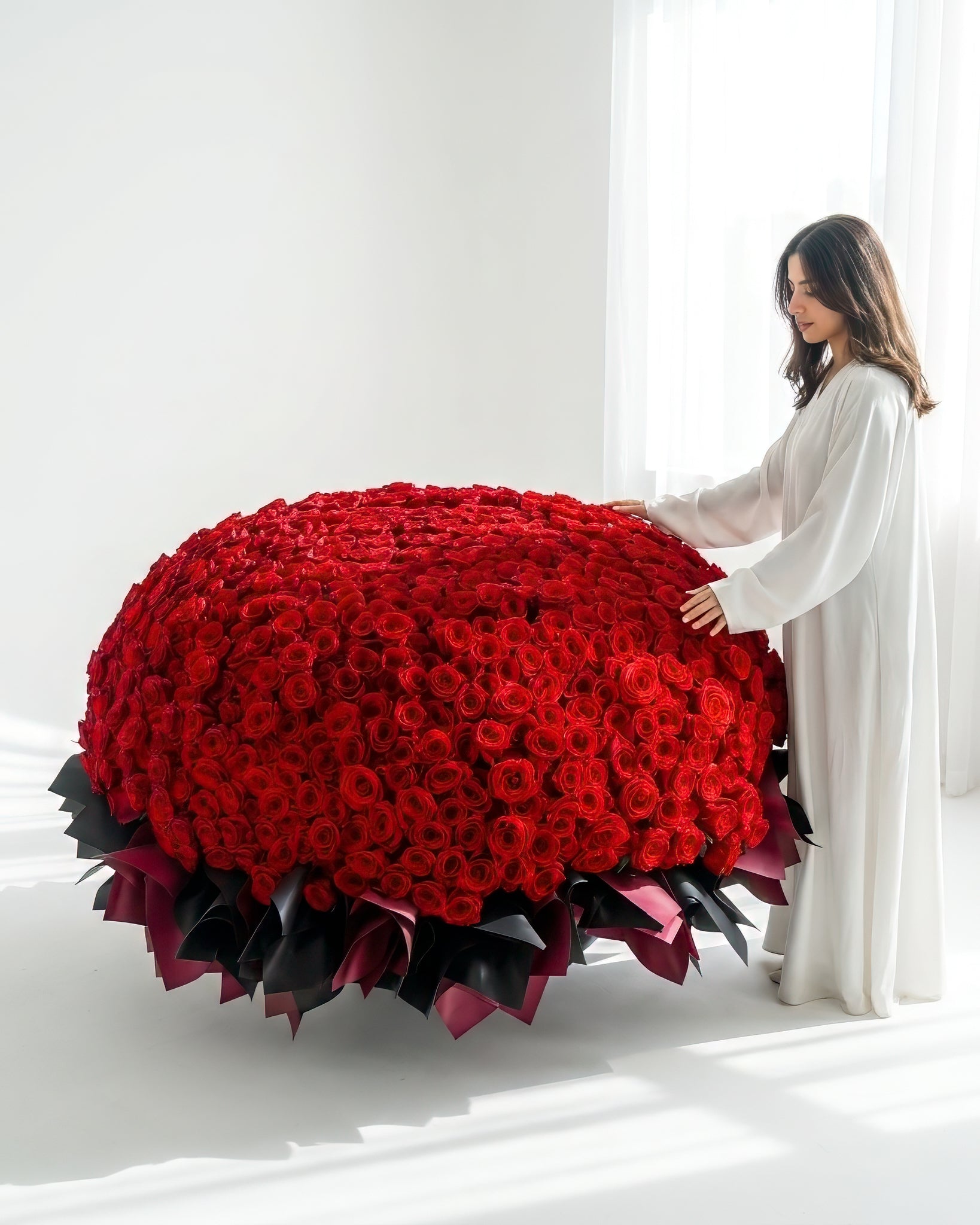 1000 Red Roses Bouquet - Luxury Roses Delivery Dubai - Laflora.ae