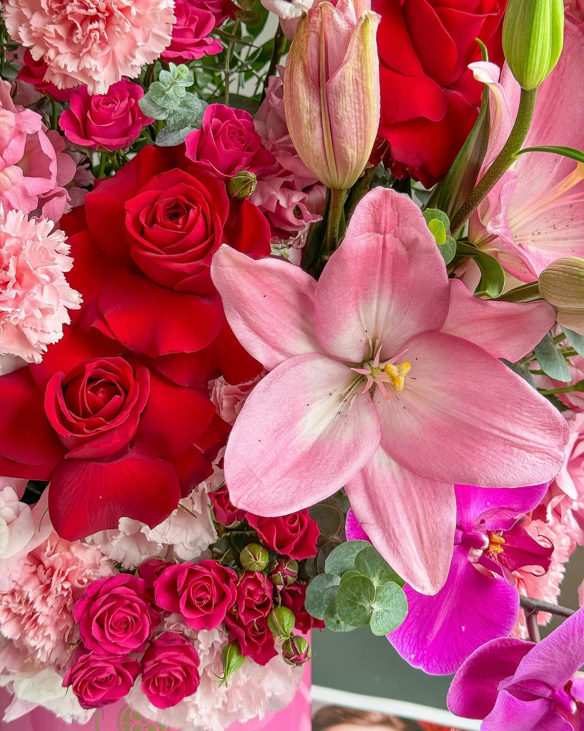 Blooming Box Flowers - Birthday Flowers Delivery in Dubai & Abu Dhabi